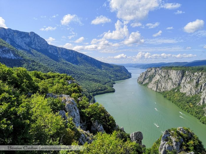 Știrbatul Mare, Serbia, Țări străine - Aventură în România