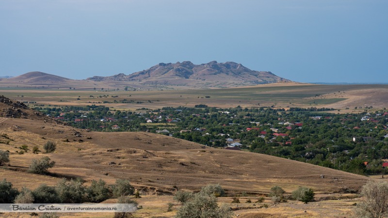Vârful Țuțuiatu, Munții Măcin, Munți - Aventură în România