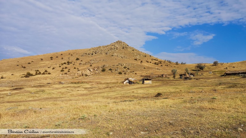 Vârful Țuțuiatu, Munții Măcin, Munți - Aventură în România