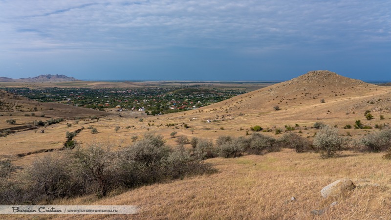 Vârful Țuțuiatu, Munții Măcin, Munți - Aventură în România